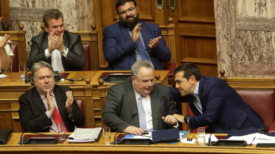 Απορρίφθηκε η πρόταση μομφής κατά της κυβέρνησης - Έχασαν έναν βουλευτή ...