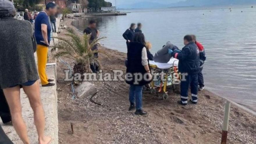 Φθιώτιδα: Έπεσε στη θάλασσα με αυτοκίνητο και τον έσωσαν - Επικαιρότητα ...