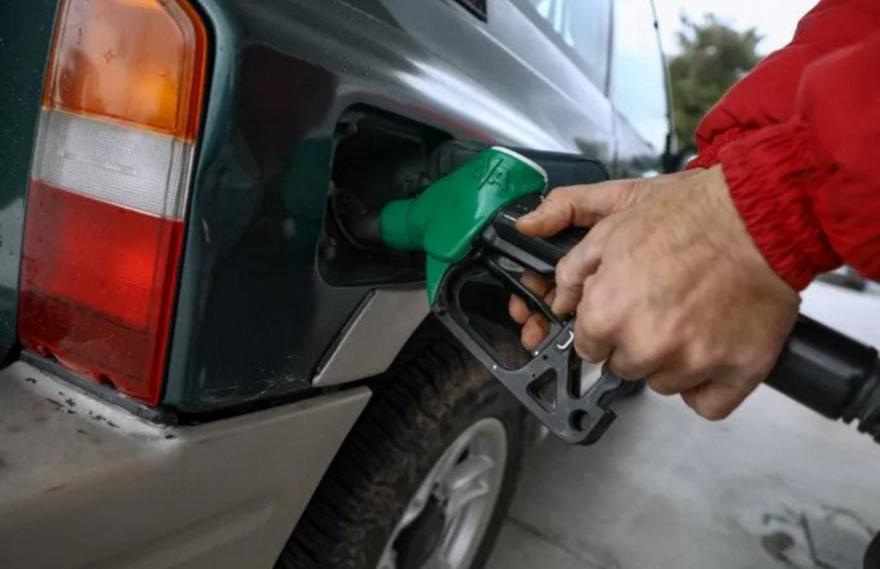 Πώς διαμορφώνονται οι τιμές της βενζίνης και του πετρελαίου ...
