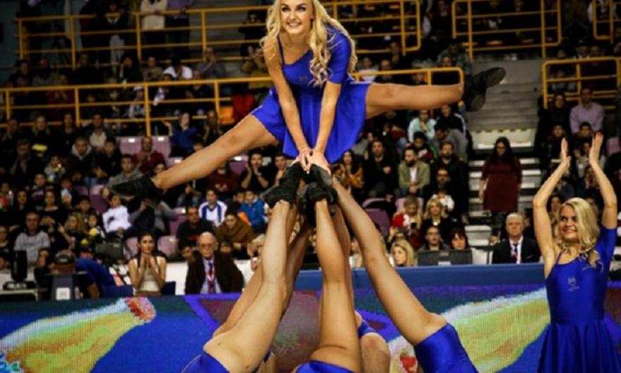All Star Game Με Fy Cheerleaders και Dunking Devils Μπάσκετ