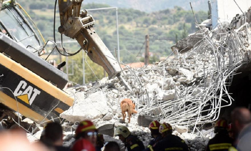 Πάτρα: Τουλάχιστον δύο νεκροί από την πτώση γέφυρας - Επικαιρότητα ...