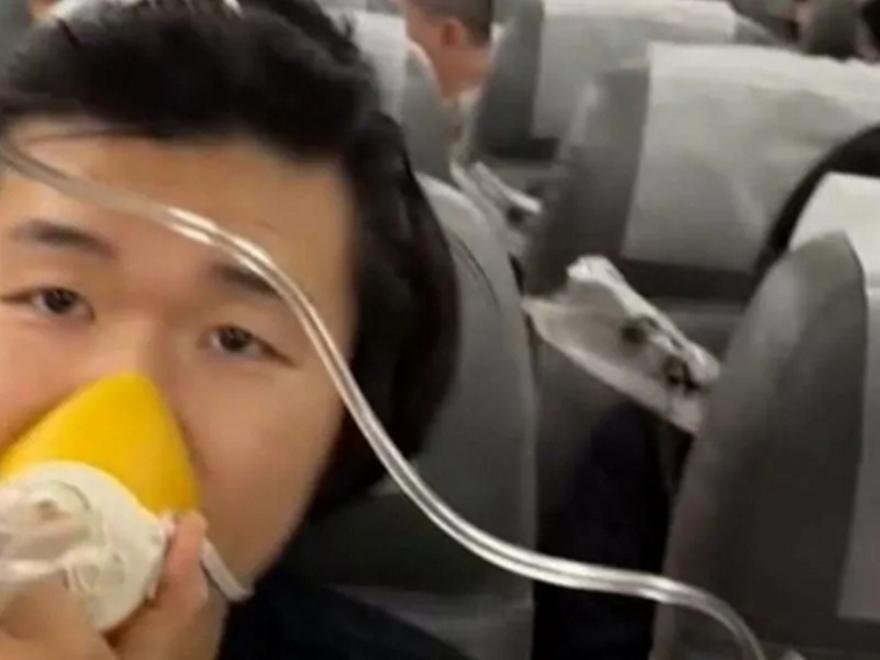 Τρόμος σε πτήση Boeing: Έπεσε 25.000 πόδια σε 10 λεπτά - Επιβάτες λιποθύμησαν, έστελναν αν ...